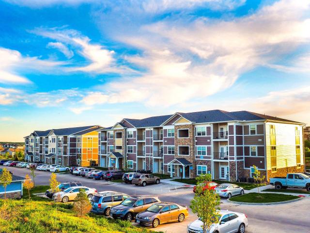 2 BR, 2 BA Apartment 8925 Cascade Avenue Unit 3103, West Des Moines, IA 50266