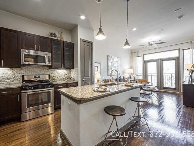 2 BR, 2 BA Apartment 898 Threadneedle St, Houston, TX 77079