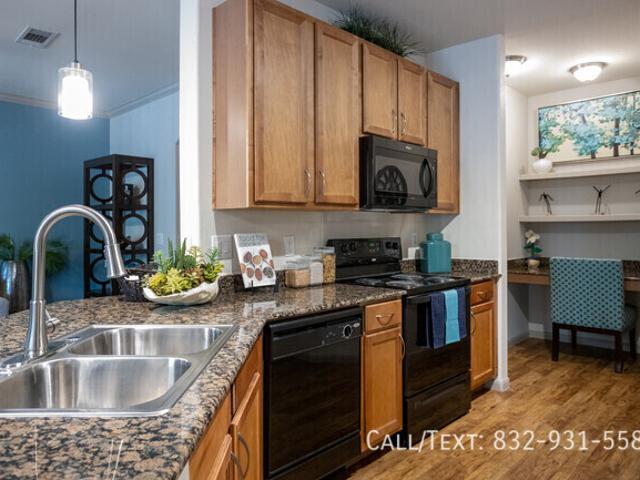 2 BR, 2 BA Apartment 8001 Lorrie Dr, Houston, TX 77025