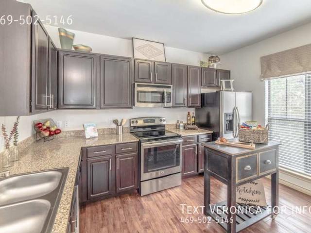 2 BR, 2 BA Apartment 8001 S IH 35, Austin, TX 78744