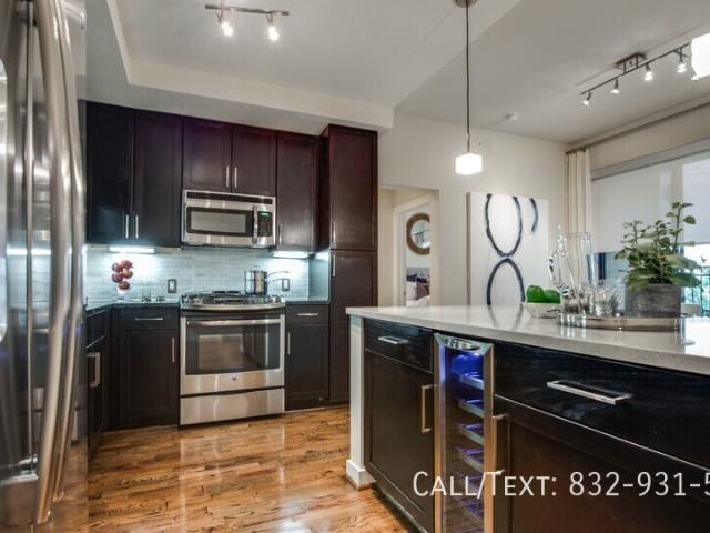 2 BR, 2 BA Apartment 800 Smith St, Houston, TX 77002