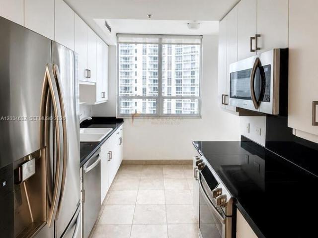 2 BR, 2 BA Apartment 801 Brickell Key Blvd # 1710, Miami FL 33131, Miami, FL 33131