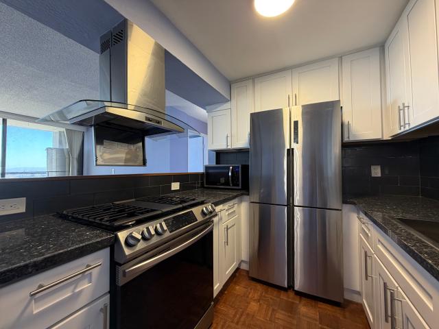 2 BR, 2 BA Apartment 801 Franklin St Oakland, CA 94607