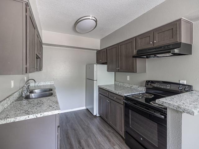2 BR, 2 BA Apartment 801 S Rodney Parham Rd Unit 35F, Little Rock, AR 72205
