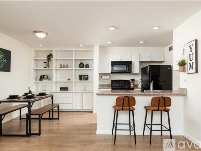 2 BR, 2 BA Apartment 8055 East Thomas Road, Unit K103, Scottsdale, AZ 85251