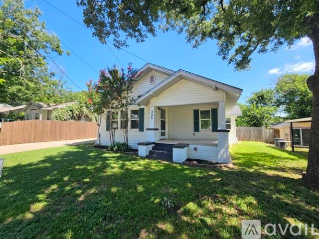 2 BR, 2 BA Apartment 806 W Spring St, Weatherford, TX 76086