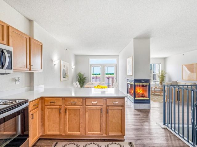 2 BR, 2 BA Apartment 808 Berry Street Unit 242, Saint Paul, MN 55114