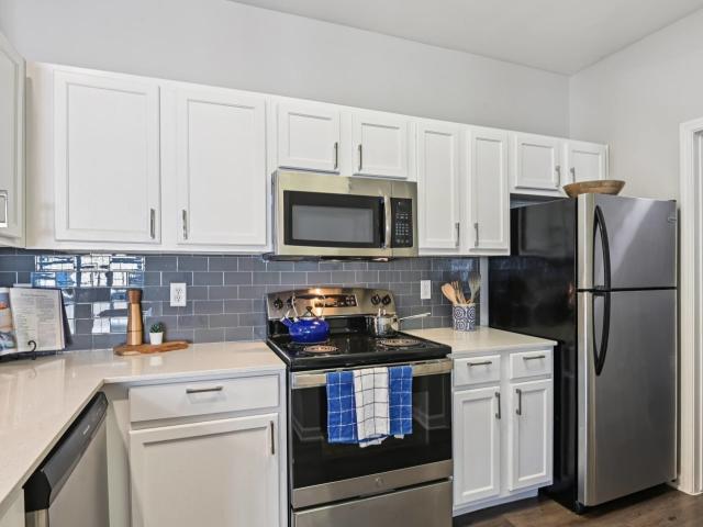 2 BR, 2 BA Apartment 8100 N Riverside Dr Unit 212, Fort Worth, TX 76137
