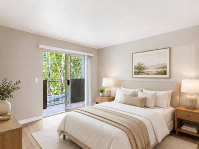 2 BR, 2 BA Apartment 810 Crenshaw Blvd, Unit 3, Los Angeles, CA 90005