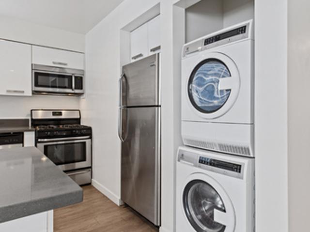 2 BR, 2 BA Apartment 810 Crenshaw Blvd, Unit 17, Los Angeles, CA 90005