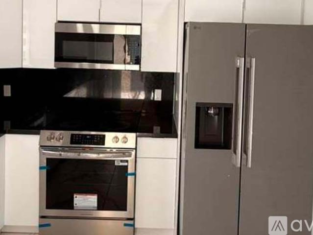 2 BR, 2 BA Apartment 811 E 52nd St, Unit APT201, Hialeah, FL 33013