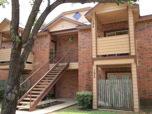 2 BR, 2 BA Apartment 812 North Center Street Unit 804, Arlington, TX 76011