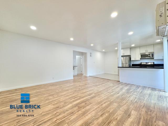 2 BR, 2 BA Apartment 817 S Bedford St, Los Angeles, CA 90035