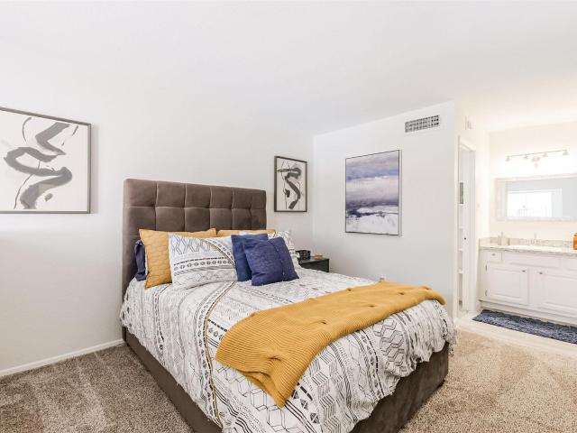 2 BR, 2 BA Apartment 8162 Richmond Avenue, Houston, TX 77063