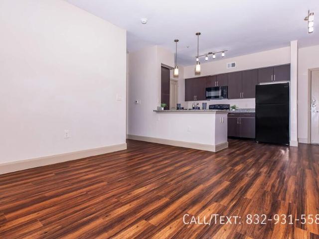 2 BR, 2 BA Apartment 8185 Fulton St, Houston, TX 77022