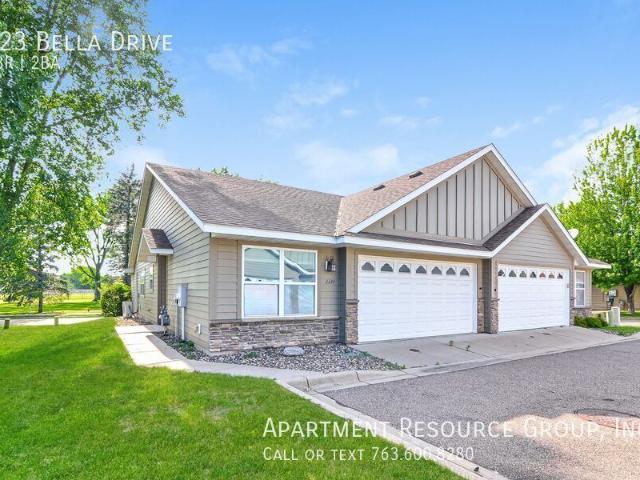 2 BR, 2 BA Apartment 823 Bella Drive, Vadnais Heights, MN 55127
