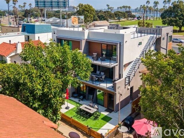 2 BR, 2 BA Apartment 823 Island Ct, Unit 823, San Diego, CA 92109
