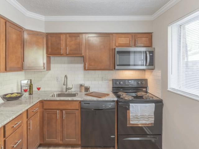 2 BR, 2 BA Apartment 8204 Wooster Pike Unit 8212 B, Cincinnati, OH 45227