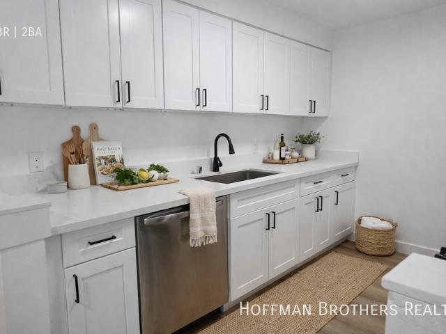 2 BR, 2 BA Apartment 8206 Romaine St, West Hollywood, CA 90046