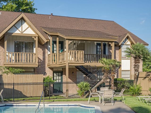 2 BR, 2 BA Apartment 8222 Kingsbrook Road Unit 506, Houston, TX 77024