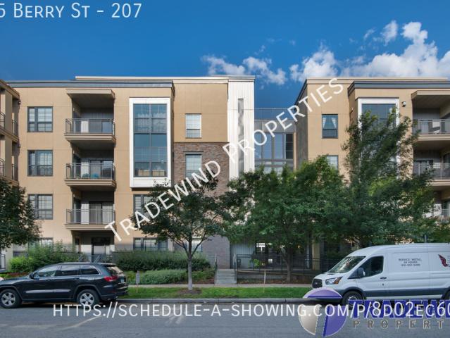 2 BR, 2 BA Apartment 825 Berry St, St. Paul, MN 55114