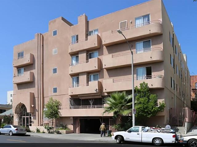 2 BR, 2 BA Apartment 825 South Harvard Boulevard Unit 104, Los Angeles, CA 90005