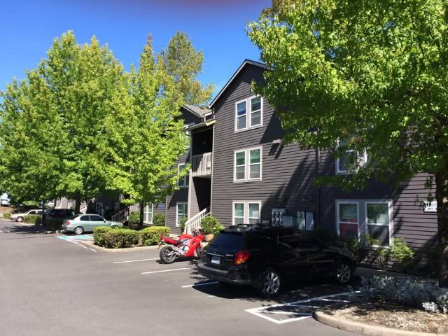 2 BR, 2 BA Apartment 8336 Southwest 24th Avenue Unit 04, Portland, OR 97219