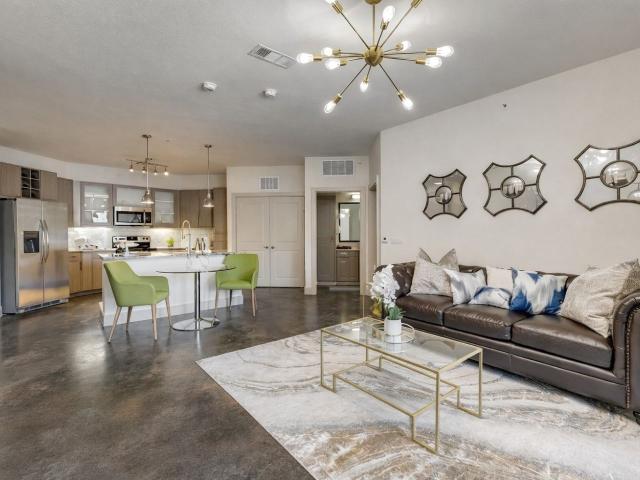2 BR, 2 BA Apartment 835 S Good Latimer Expy Unit 1201, Dallas, TX 75226