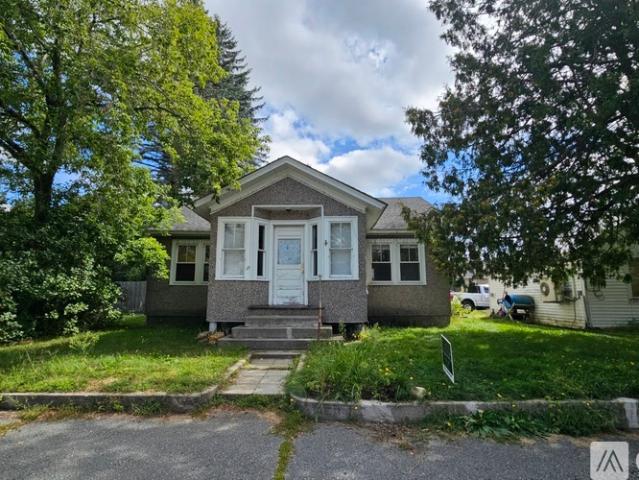 2 BR, 2 BA Apartment 8 Canaan Street, Canaan, NH 03741