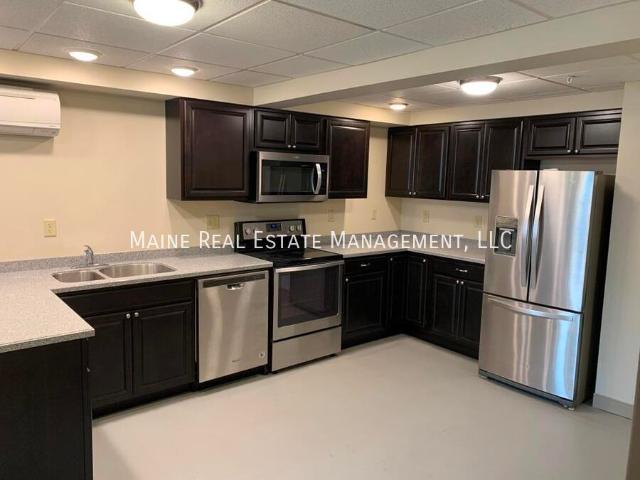 2 BR, 2 BA Apartment 8 Elizabeth Ave. Apt Bangor, ME 04401