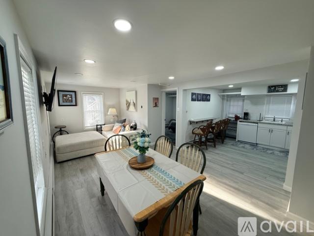 2 BR, 2 BA Apartment 8 N Nashville Ave, Ventnor City, NJ 08406