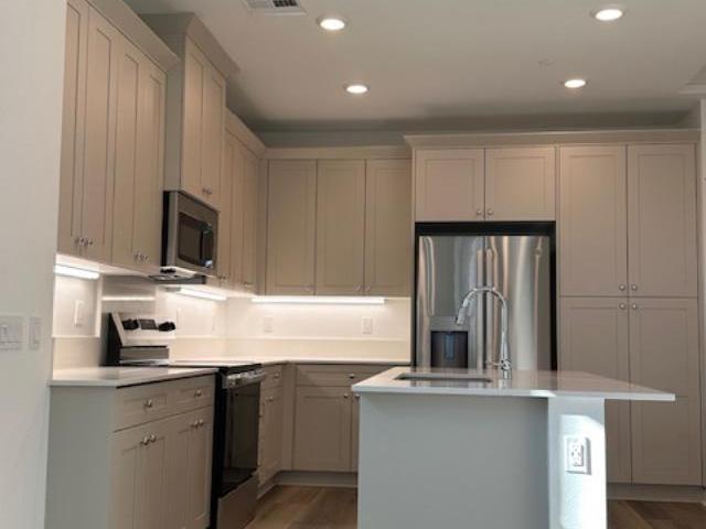 2 BR, 2 BA Apartment 9423 Sepulveda Boulevard, North Hills, CA 91343