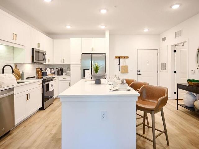 2 BR, 2 BA Apartment 9500 Grandtree Avenue, Venice, FL 34292