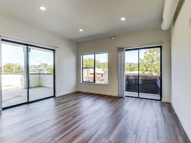 2 BR, 2 BA Apartment 950 63rd Street, Oakland, CA 94608