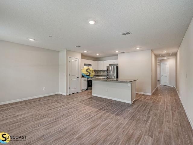 2 BR, 2 BA Apartment 9596 Hood Rd, Jacksonville, FL 32257