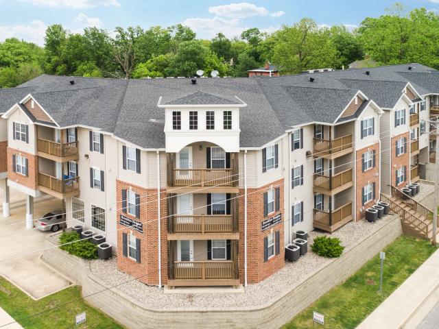 2 BR, 2 BA Apartment 965 4th Street, Charleston, IL 61920