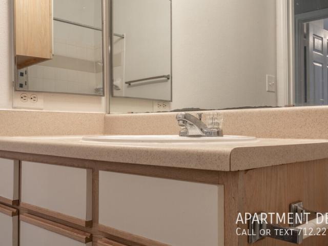 2 BR, 2 BA Apartment 965 Tidwell RdÂ, Houston, TX 77028
