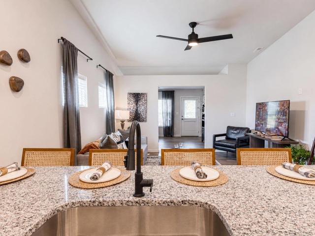 2 BR, 2 BA Apartment 9701 North Ambassador Drive Unit 03 7102, Kansas City, MO 64153