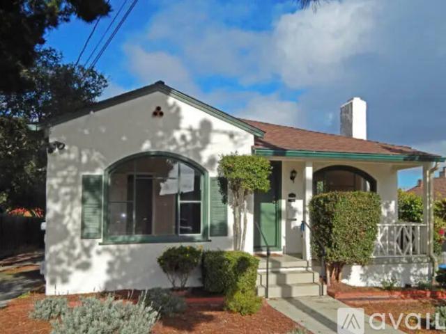 2 BR, 2 BA Apartment 970 W Franklin St, Monterey, CA 93940