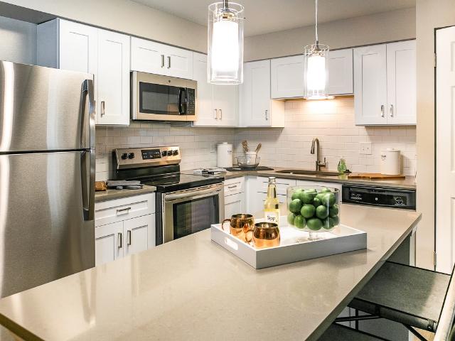 2 BR, 2 BA Apartment 970 Fairway Drive Unit 940 202, Naperville, IL 60563