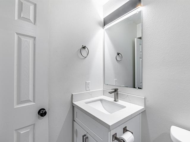 2 BR, 2 BA Apartment 9711 Linkmeadow Lane, Houston, TX 77025