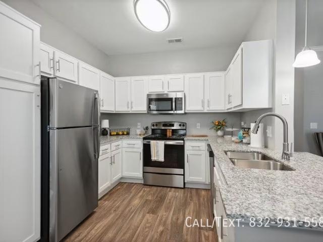 2 BR, 2 BA Apartment 9799 Green Valley Ln, Houston, TX 77064