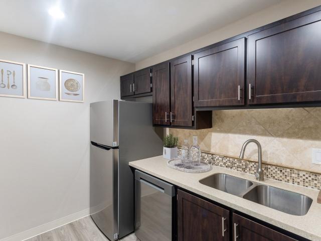 2 BR, 2 BA Apartment 97 Kingsgate Road Unit F32, Lake Oswego, OR 97035