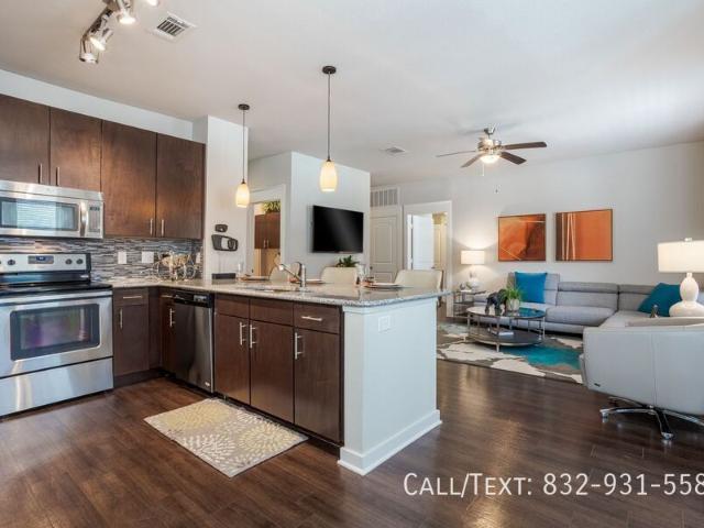 2 BR, 2 BA Apartment 9800 Cypresswood Dr, Houston, TX 77070