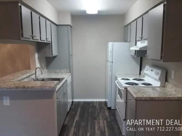 2 BR, 2 BA Apartment 9806 Hollock StÂ, Houston, TX 77075
