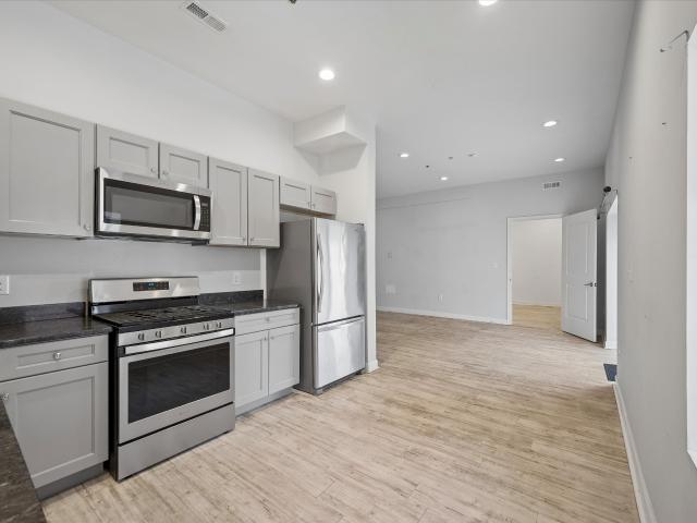 2 BR, 2 BA Apartment 980 N Marshall Street, Philadelphia, PA 19123