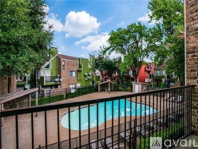 2 BR, 2 BA Apartment 9817 Walnut St, Unit 210, Dallas, TX 75243