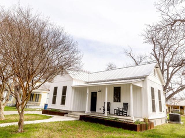 2 BR, 2 BA Apartment 991 Mill Street, New Braunfels, TX 78130