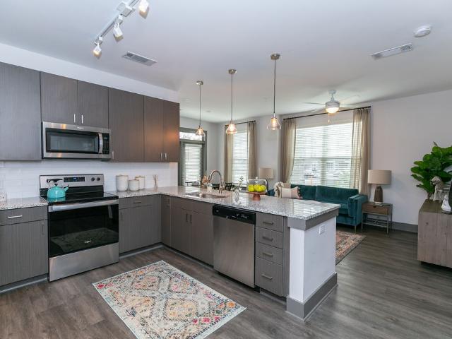 2 BR, 2 BA Apartment 900 Crest Village Circle Unit 7112, Flowery Branch, GA 30542