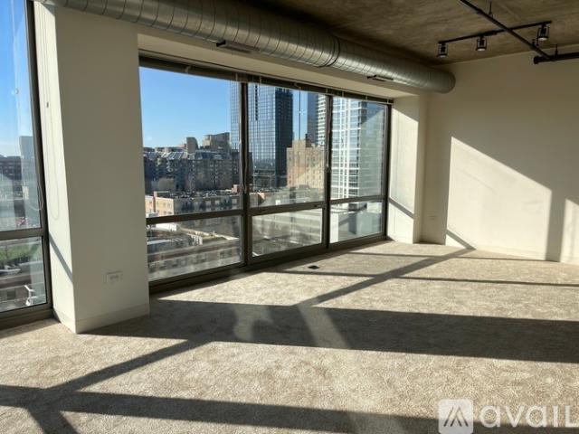 2 BR, 2 BA Apartment 900 South Clark Street, Unit 701, Chicago, IL 60605